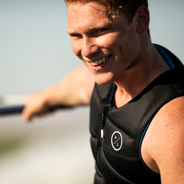 A Guide to Selecting the Perfect Wakeboard Vest - Outdoor Life Reviews